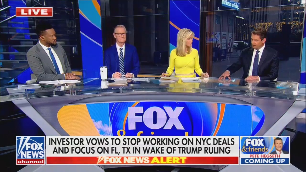 Fox host fearmongers that the government is going through bank accounts ...